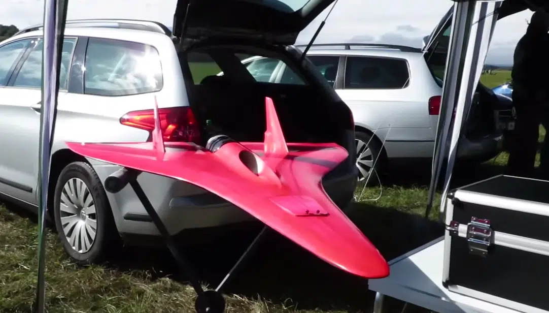 RC Plane equipped with turbine Jet engine reaches speeds of 440 MPH