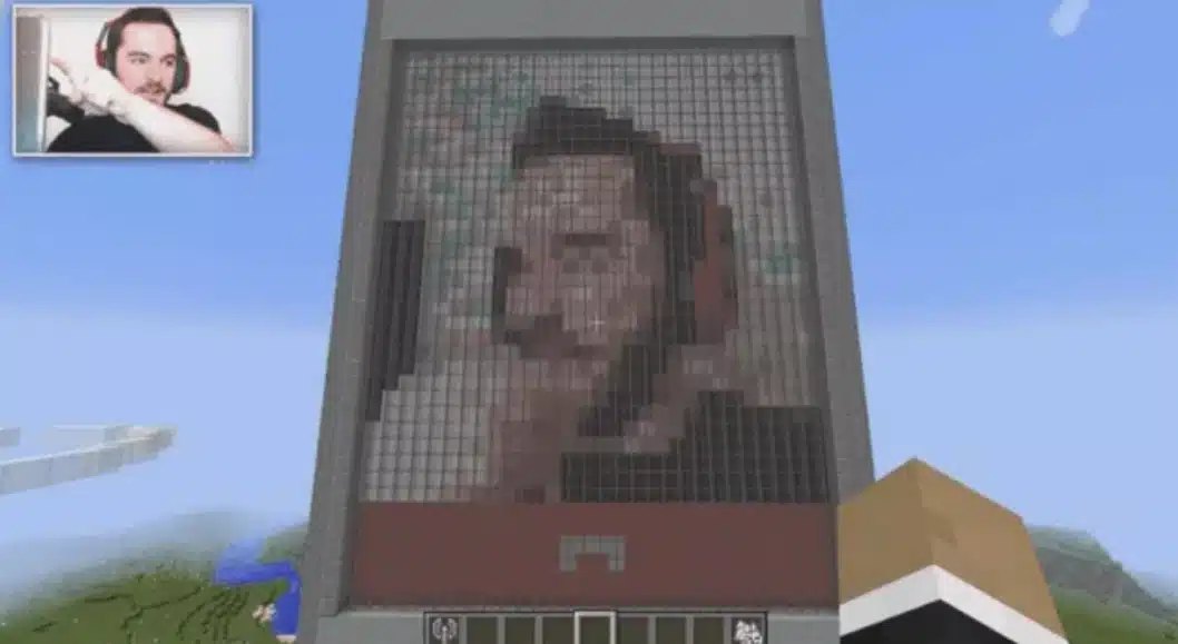 This guy built a cell phone in Minecraft that makes actual calls inside ...