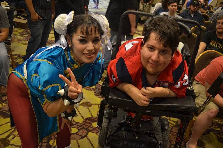 Professional Street Fighter player, BrolyLegs, plays the game better ...