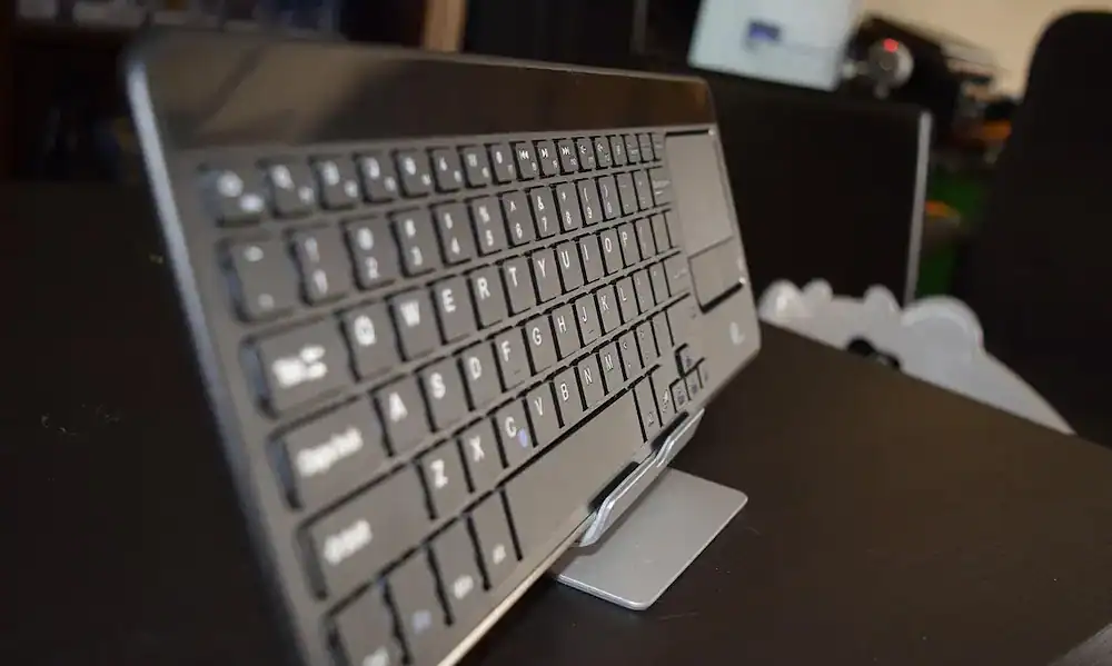 Review: 1byone Wireless Bluetooth Keyboard with Multi Touchpad | KnowTechie