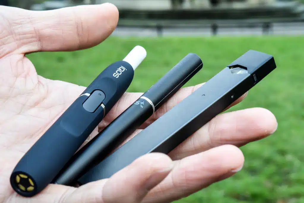 A comparison of the Philip Morris IQOS and the PAX3 vaporizer | KnowTechie