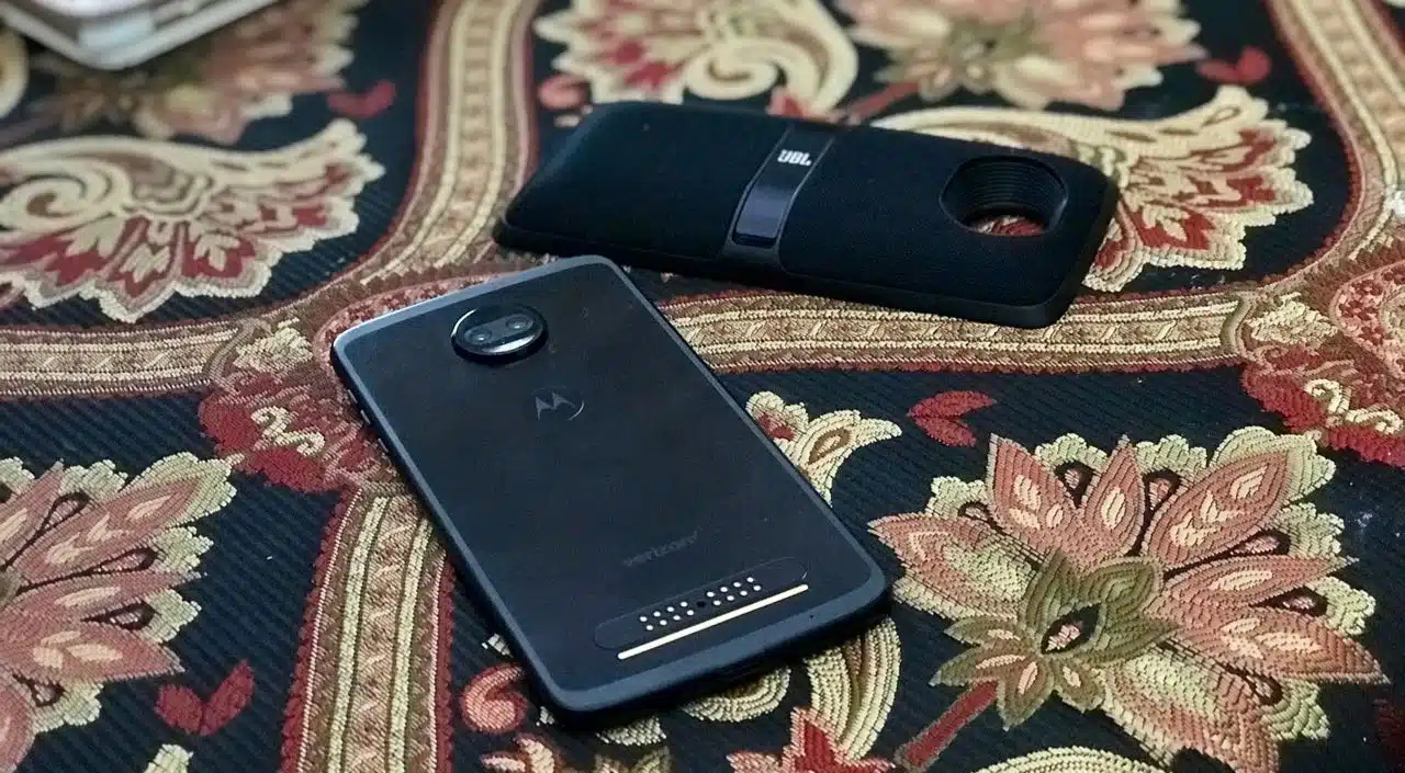 Review: Motorola Moto Z2 Force