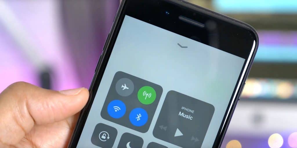 This is the best way to turn off Bluetooth and Wi-Fi in iOS 11