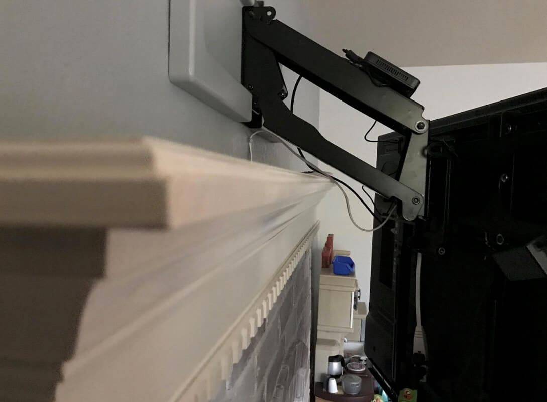 Review: MantelMount MM540 full range television mount