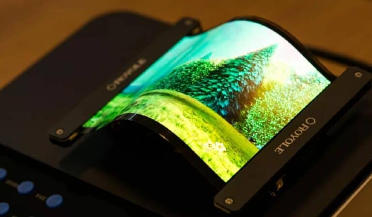 There's a new super thin OLED display for smartphones that literally ...