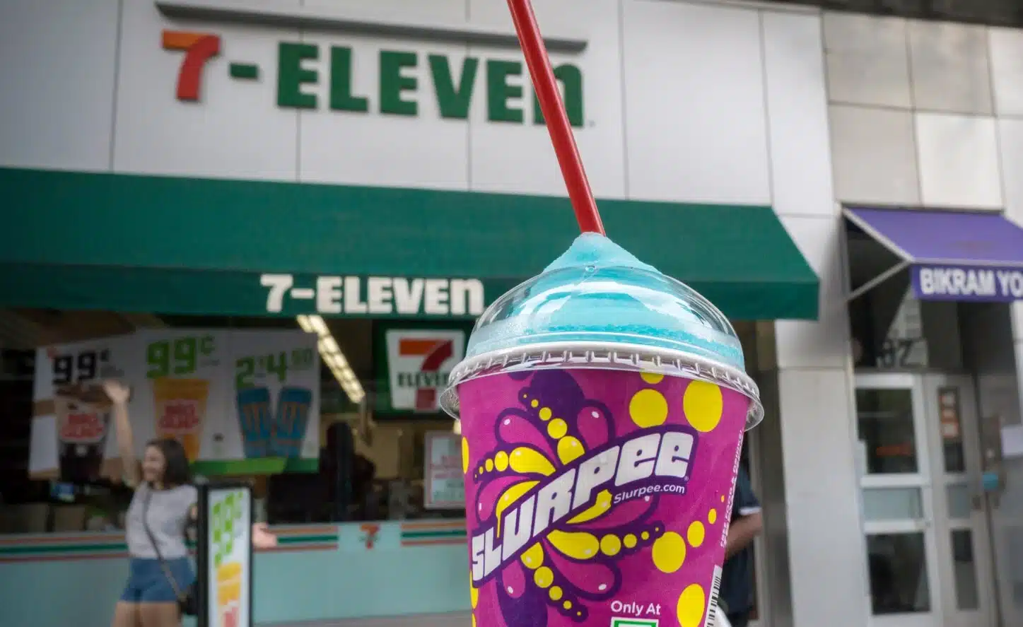 You'll soon be able to pay for those 7-Eleven Slurpees with both Apple ...