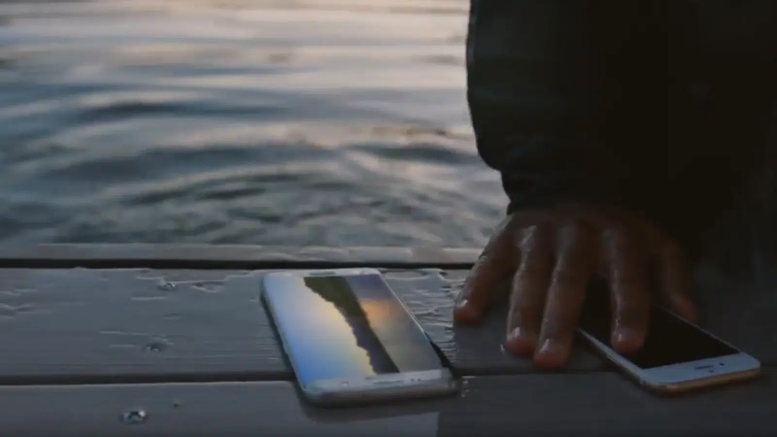Samsung quietly removed its ads throwing shade at the iPhone