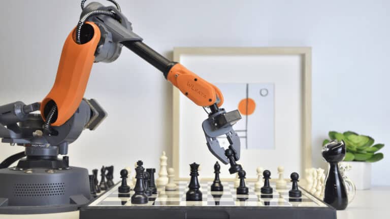 This robotic arm can turn your desk into a production line