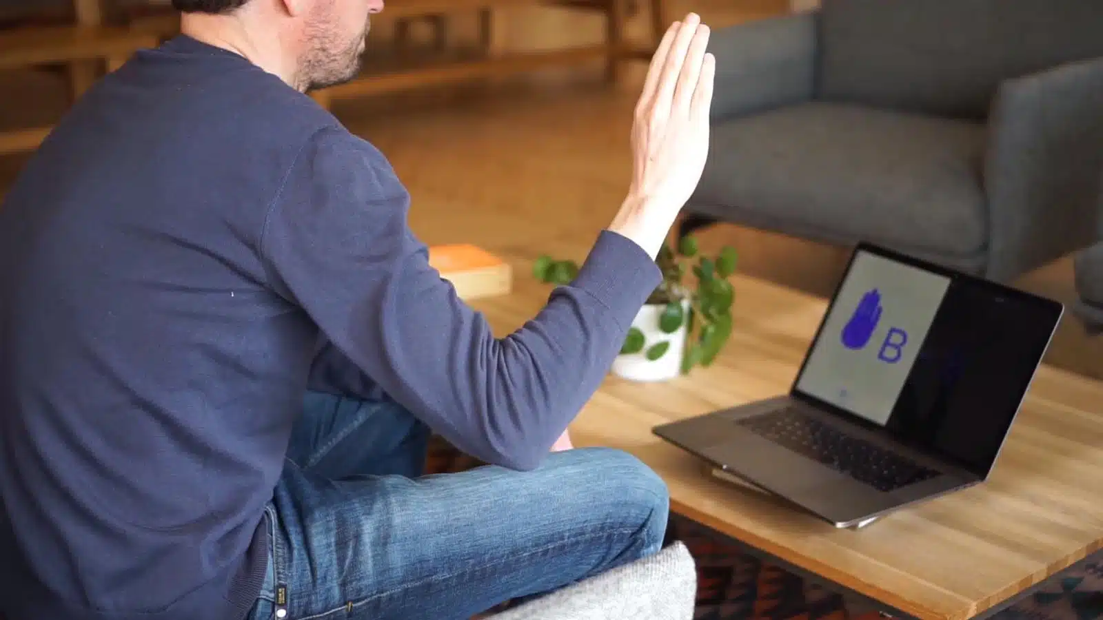 This website uses your camera to teach you American Sign Language
