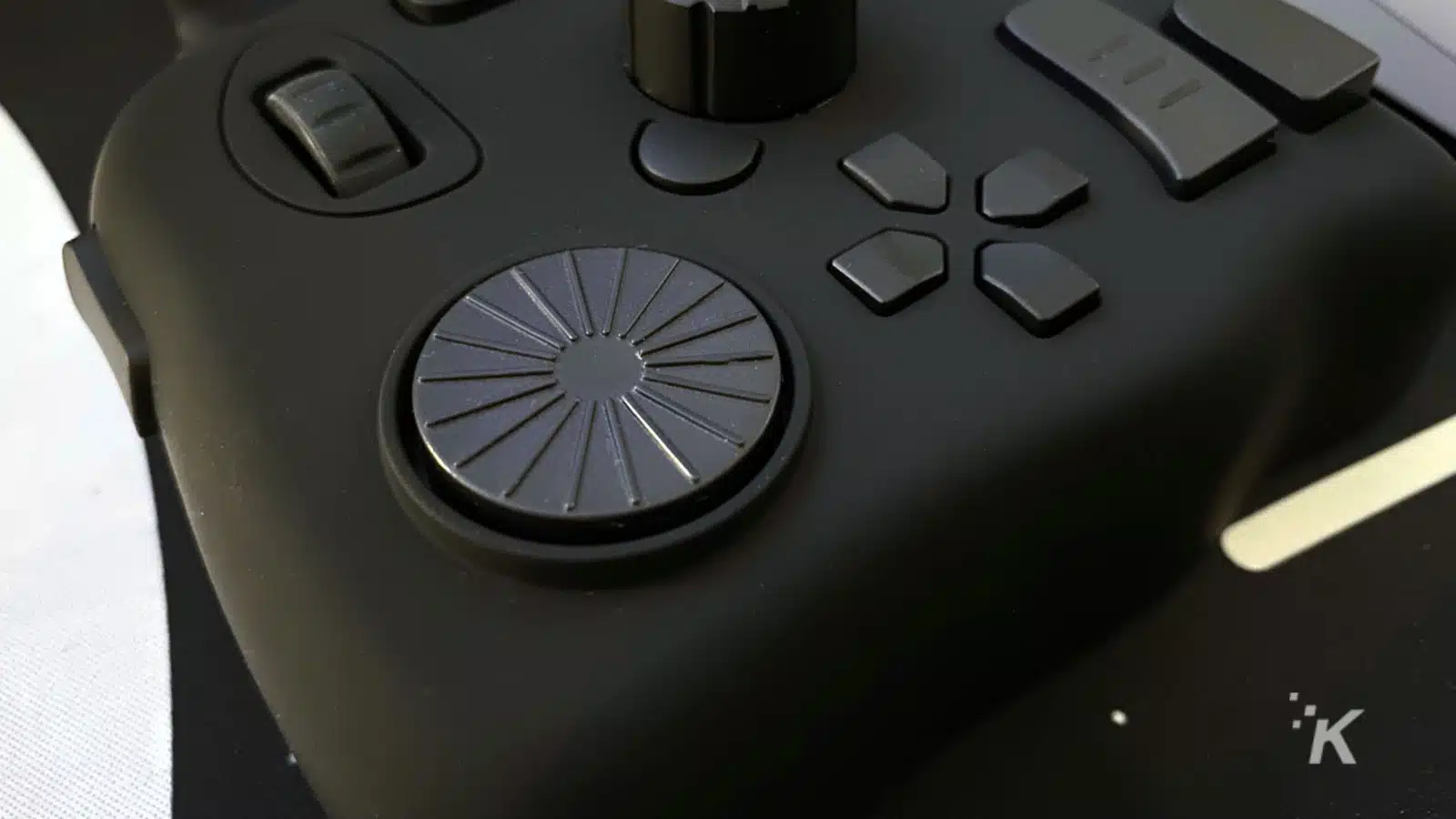 Review: TourBox Neo - a handy editing controller | KnowTechie