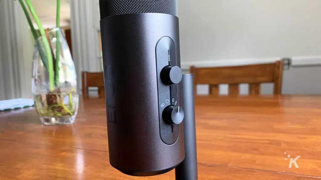 Review: EPOS B20 streaming microphone | KnowTechie