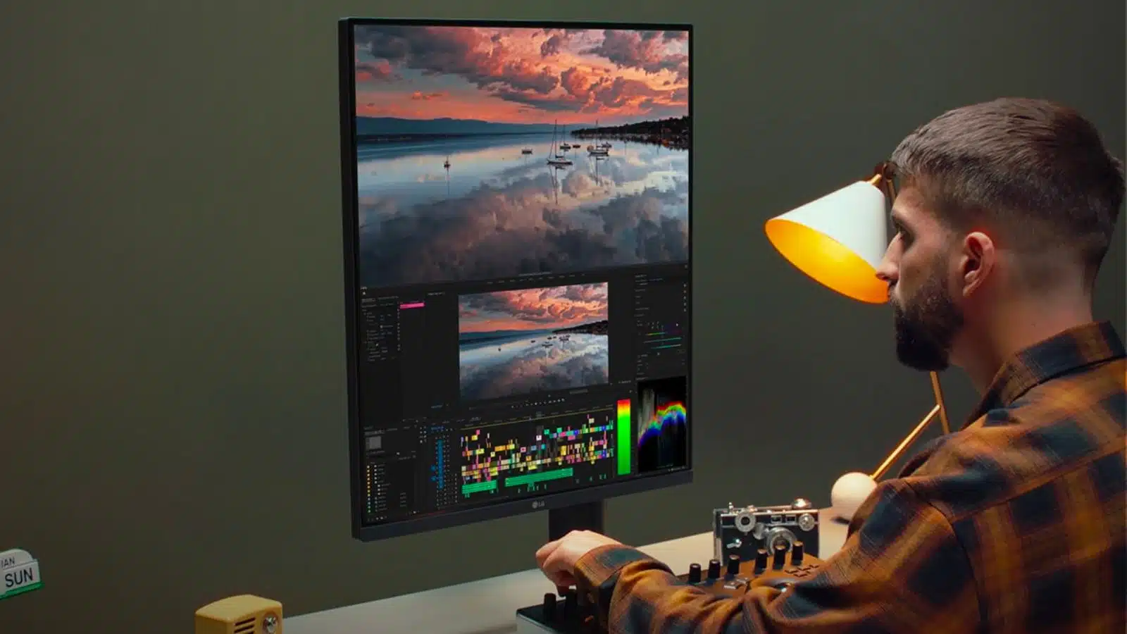 The LG DualUp monitor 'stack' can now be yours for $699