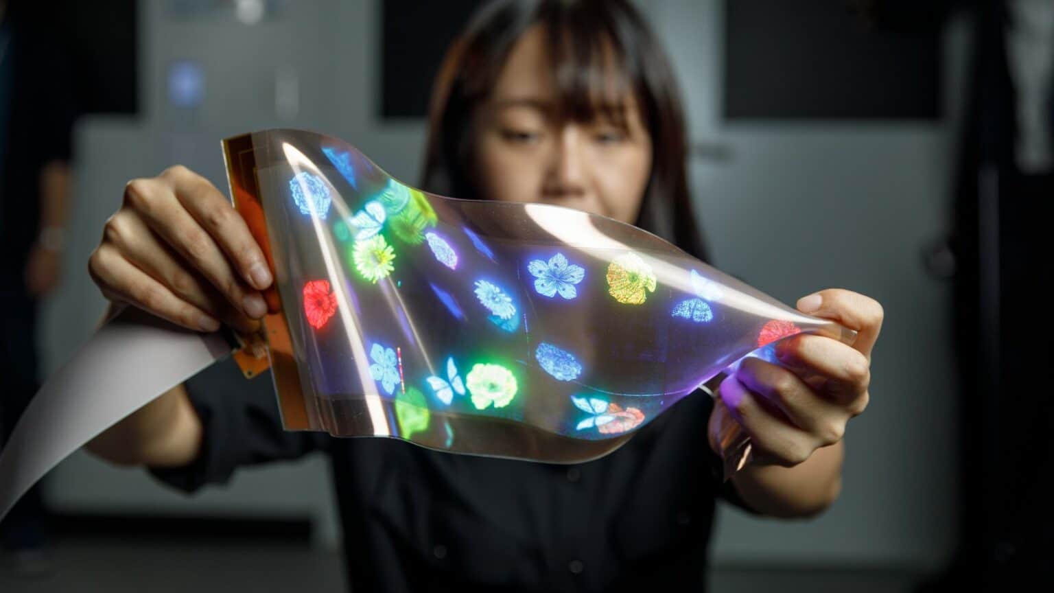 LG showcases its new stretchable OLED screen | KnowTechie