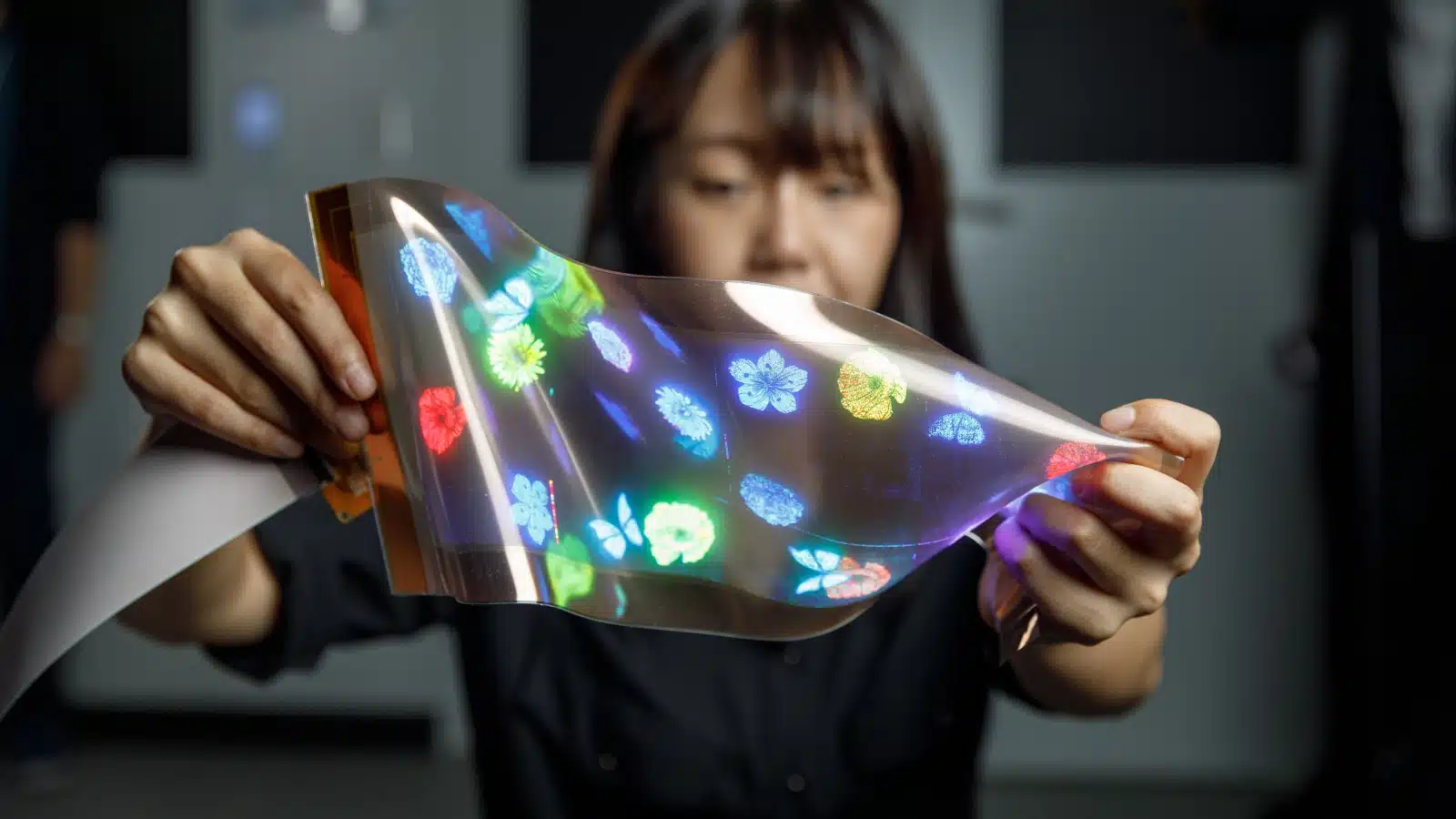 LG showcases its new stretchable OLED screen | KnowTechie