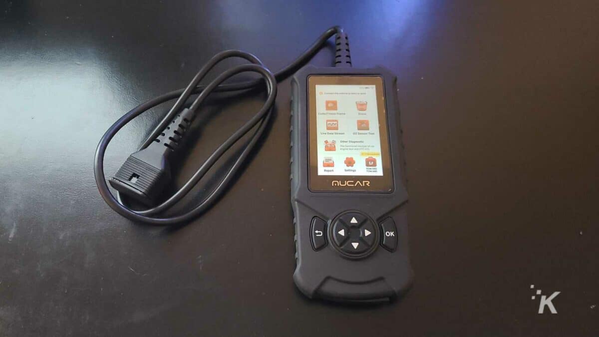 The Mucar CDE900 is a user-friendly vehicle diagnostic tool