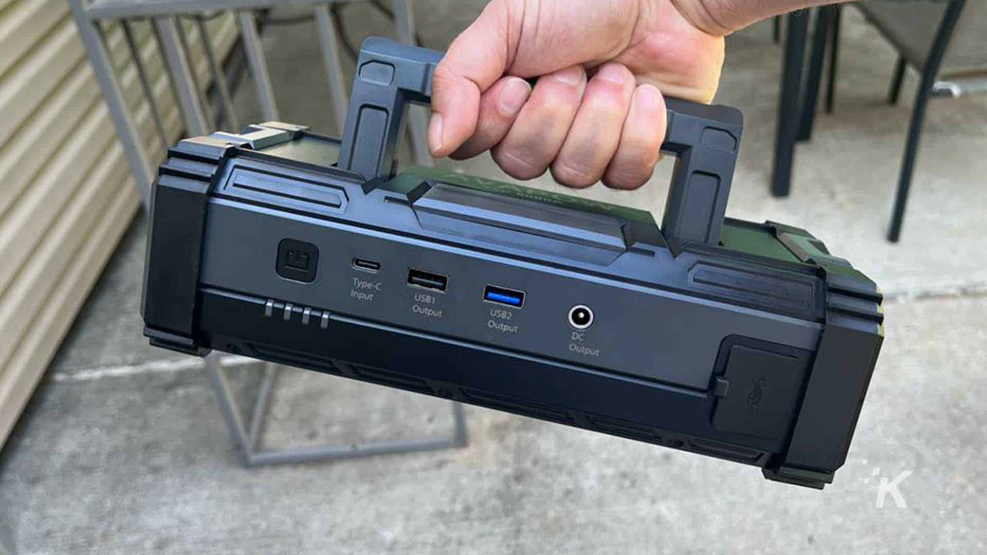 Turn the tables on a bad day with the Avapow A68 jump starter | KnowTechie