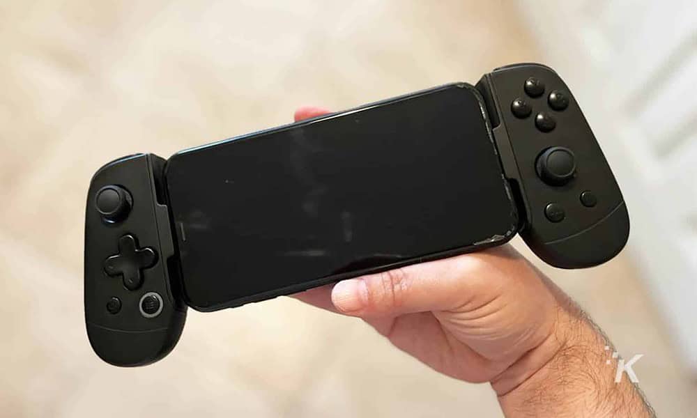 Leadjoy M1B game controller turns iPhones into real gaming machines ...