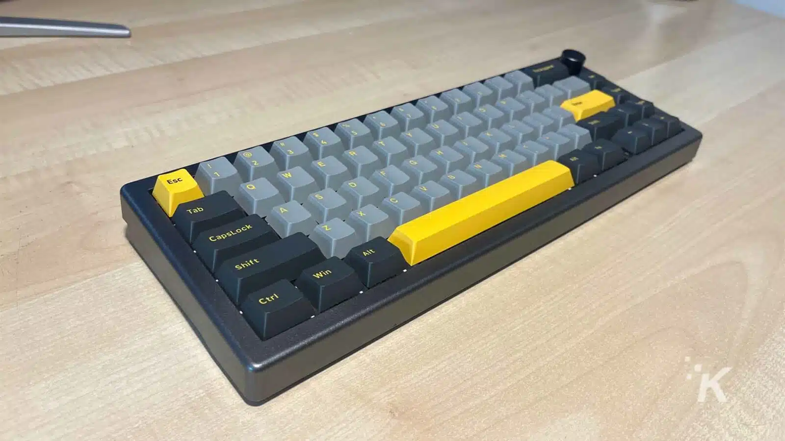 EPOMAKER EK68 mechanical keyboard: Soft and silent typing | KnowTechie