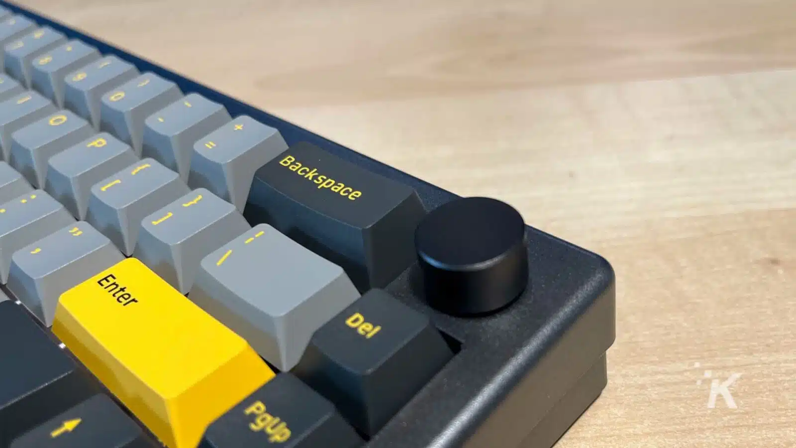 EPOMAKER EK68 mechanical keyboard: Soft and silent typing | KnowTechie
