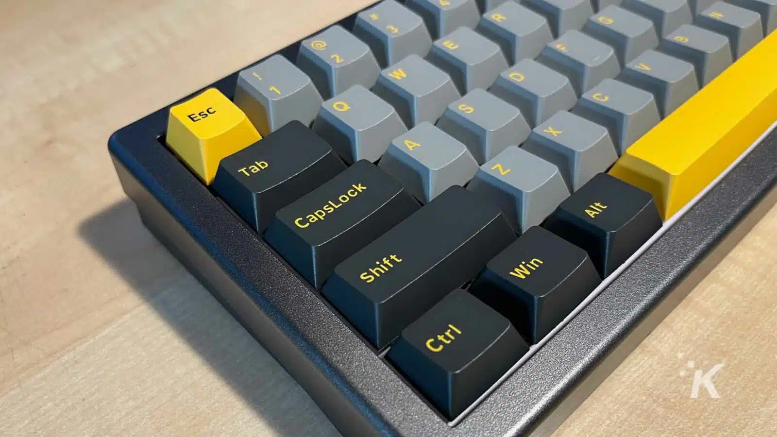 EPOMAKER EK68 mechanical keyboard: Soft and silent typing | KnowTechie