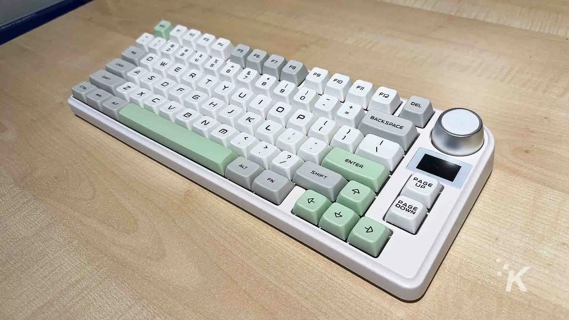 TH80-X is a quirky mechanical keyboard with customizable screen ...