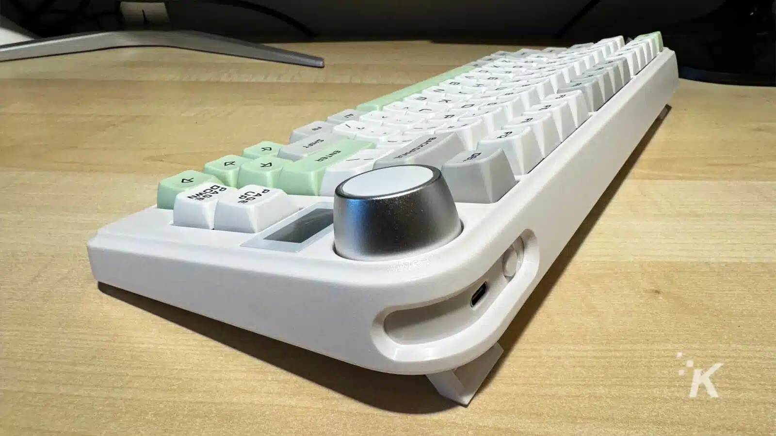 TH80-X is a quirky mechanical keyboard with customizable screen ...
