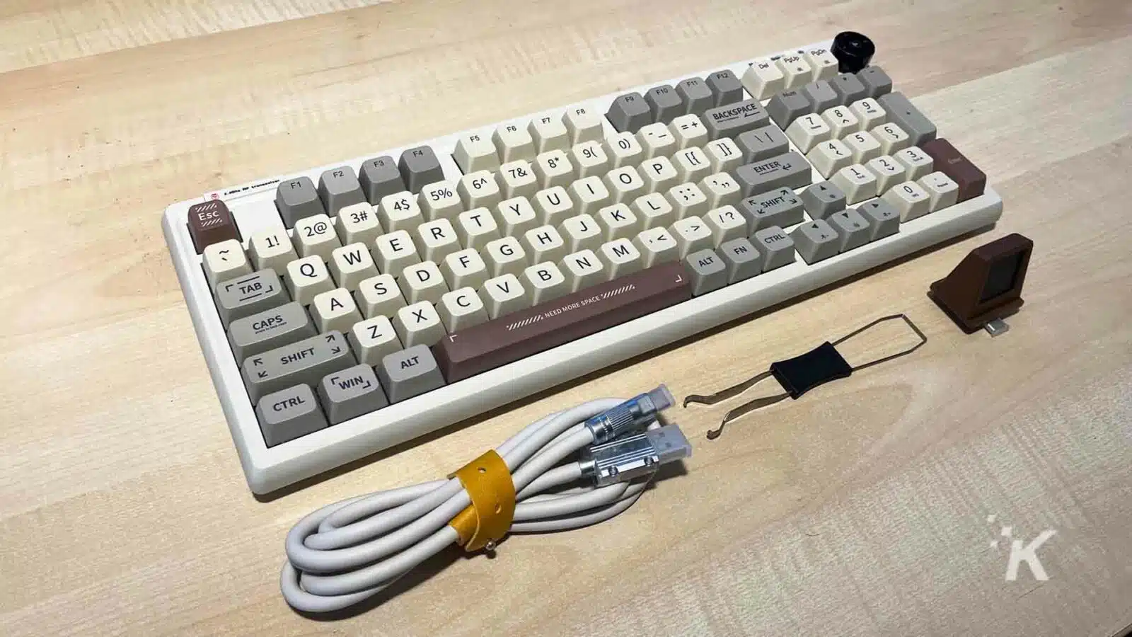 EPOMAKER RT100 mechanical keyboard: Retro meets modern | KnowTechie