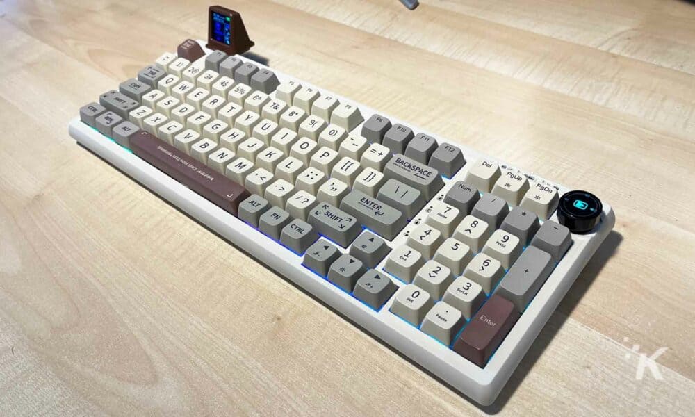 EPOMAKER RT100 mechanical keyboard: Retro meets modern | KnowTechie