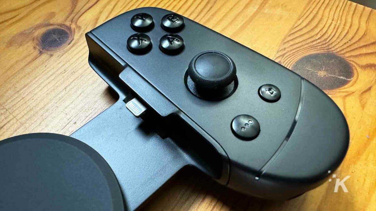 Master iPhone gaming with the Leadjoy M1 controller | KnowTechie