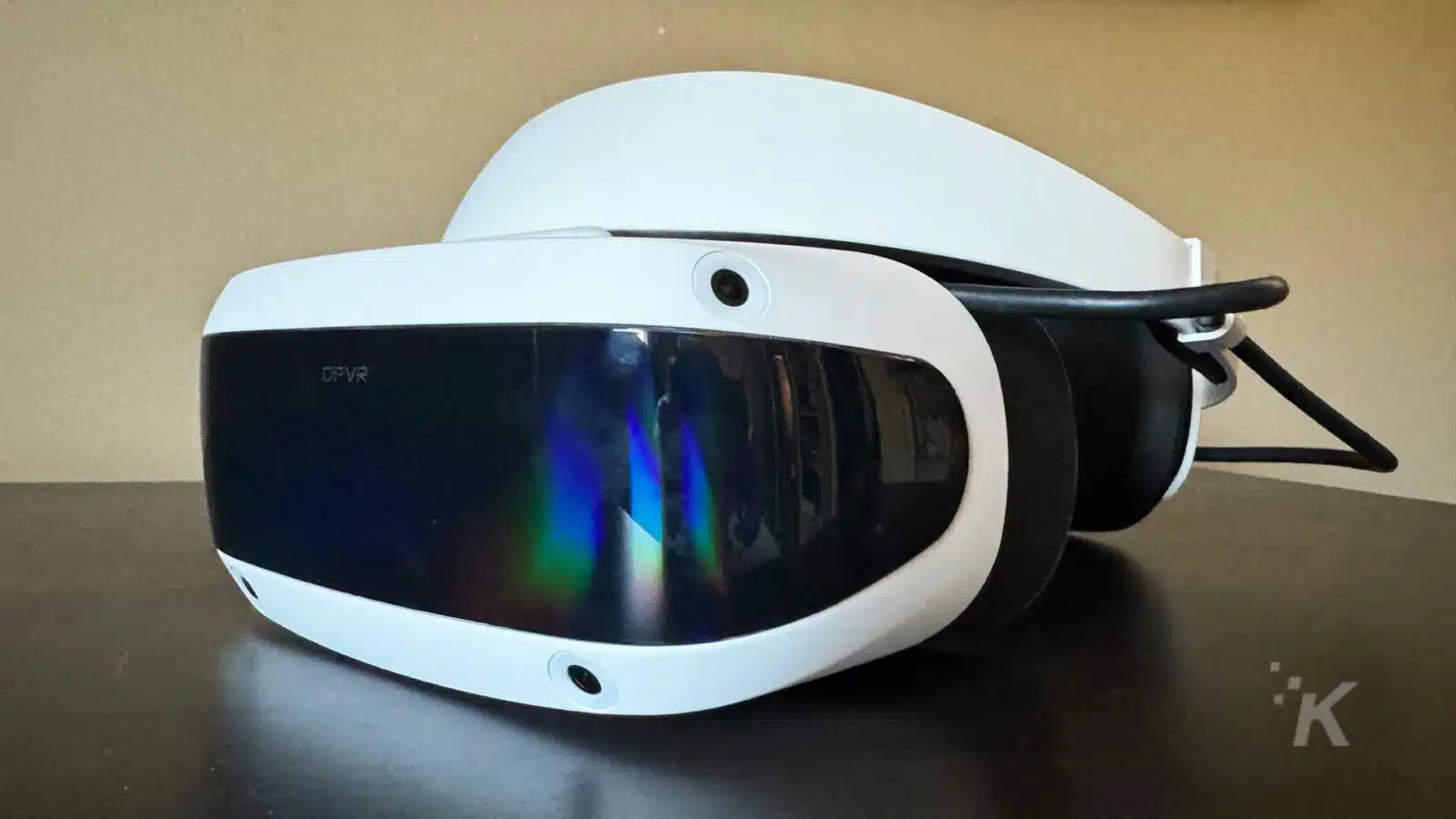 DPVR's E4 VR headset is your gateway to virtual reality | KnowTechie