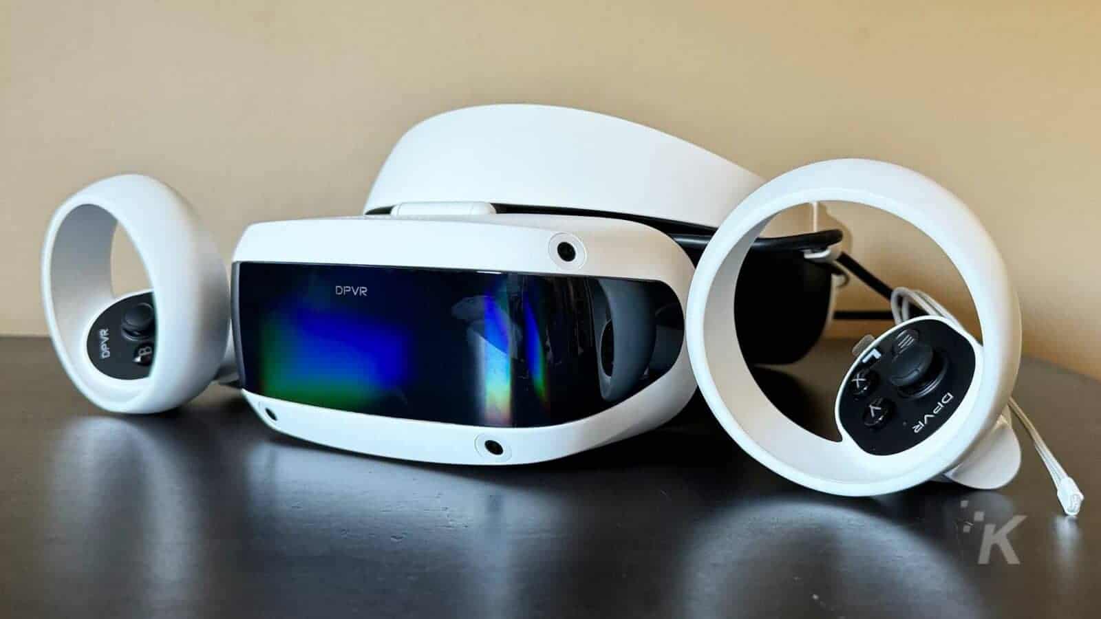 DPVR's E4 VR headset is your gateway to virtual reality | KnowTechie