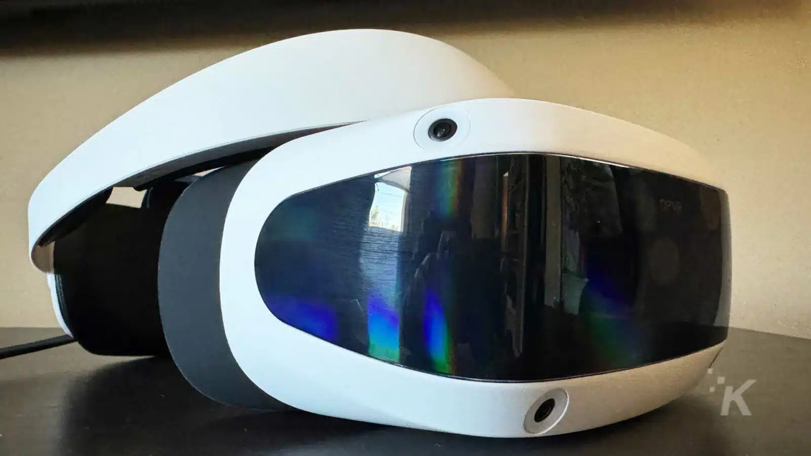 DPVR's E4 VR headset is your gateway to virtual reality | KnowTechie