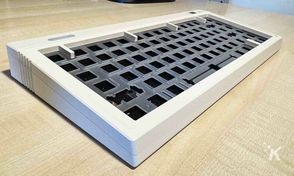 EK75 VIA is a mechanical keyboard kit for pros and enthusiasts | KnowTechie