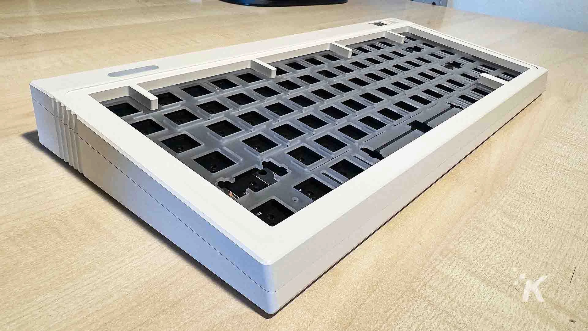 EK75 VIA is a mechanical keyboard kit for pros and enthusiasts | KnowTechie