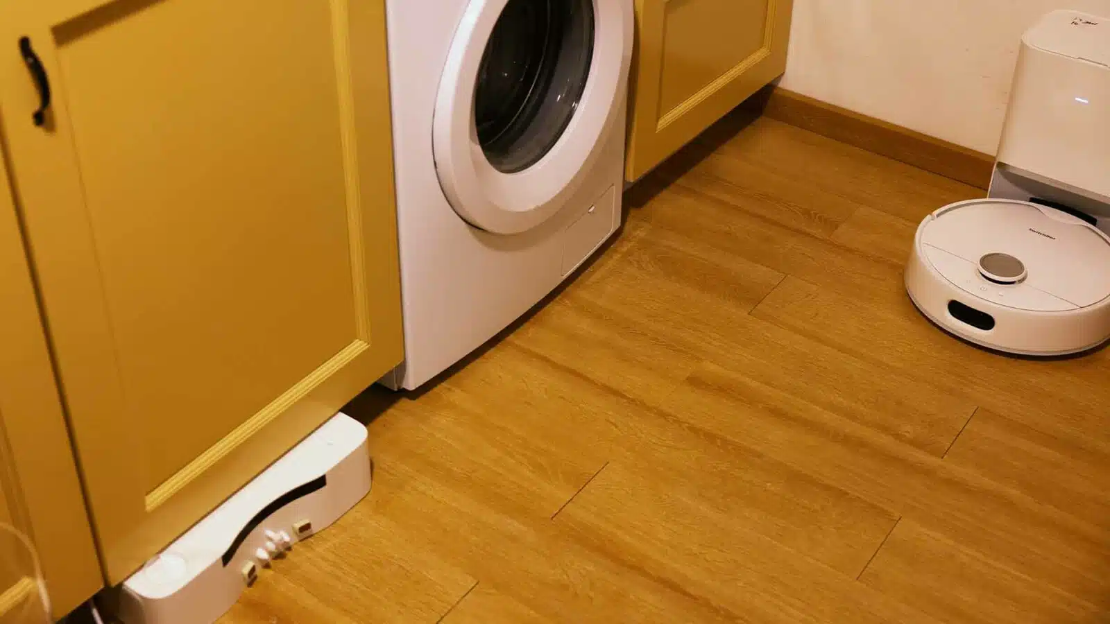 Step into the future of cleaning w/ the SwitchBot S10 robot vacuum | KnowTechie