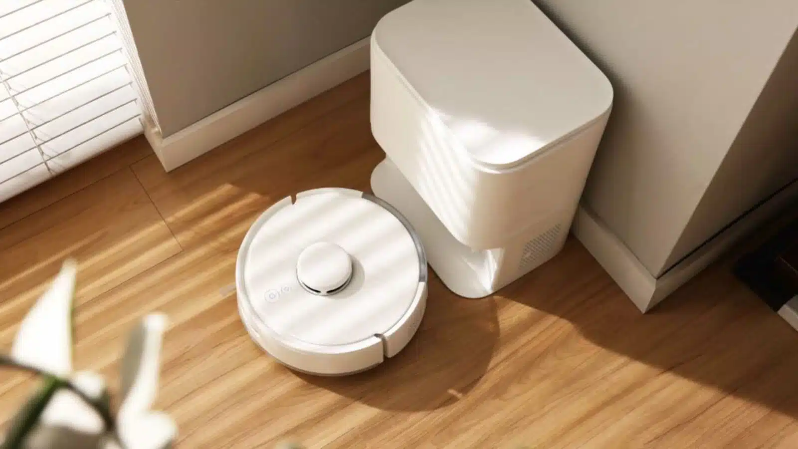 SwitchBot's mini vac delivers big cleaning in a compact design | KnowTechie