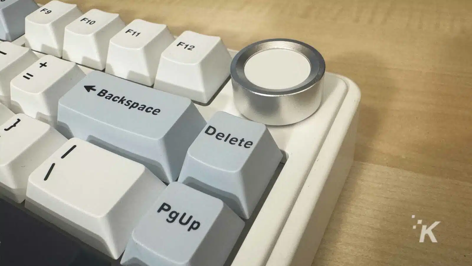 Aula F75 is a mechanical keyboard w/ multimedia control knob | KnowTechie